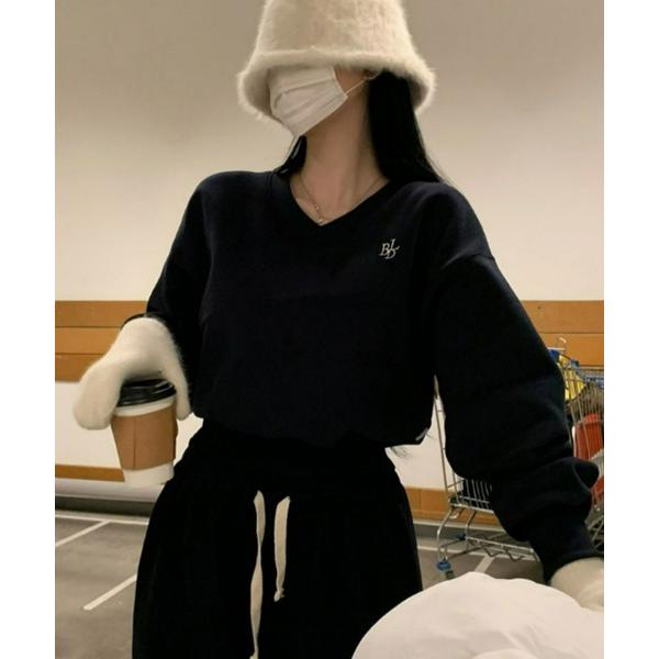 参考価格：5，900円発売時期：2023年12月コンディション：B（目立つ使用感なし）使用感が少ない、または気にならないアイテム前身頃・袖：汚れ袖口：色あせ参考商品名：[BELLIDE MADE] 裏起毛パステルVネッククロップドスウェット...