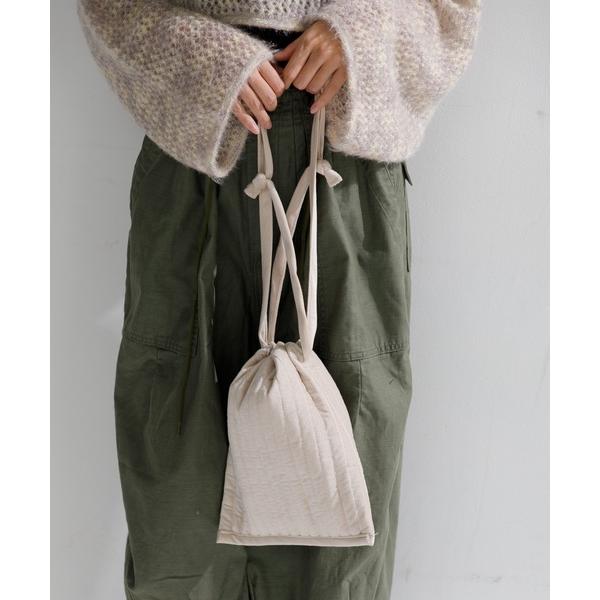 『セール実施中』参考価格：4，400円発売時期：2024年09月コンディション：A（使用感なし）数回使用した程度で使用感が感じられないアイテム参考商品名：beej Velour quilting mini bag参考品番：AS42-2A00...