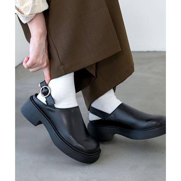 『セール実施中』参考価格：4，890円発売時期：2025年07月コンディション：C（やや使用感あり）使用感があり、やや気になる傷や汚れがあるアイテム表面・かかと：履きジワソール：汚れ参考商品名：バックベルト付きクロッグシューズ/スクエアトゥ...