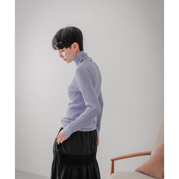 『タイムセール実施中』参考価格：9，900円発売時期：2023年08月コンディション：B（目立つ使用感なし）使用感が少ない、または気にならないアイテム袖口：汚れ参考商品名：【eL】12G Rib Turtleneck/968811参考品番：...