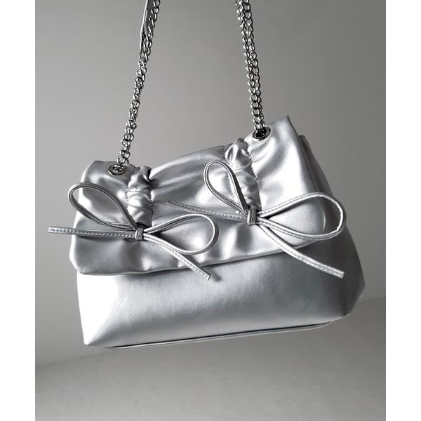 『セール実施中』参考価格：4，950円発売時期：2024年04月コンディション：B（目立つ使用感なし）使用感が少ない、または気にならないアイテム角・持ち手：剥げ表面：汚れ参考商品名：【 ３color 】ダブルリボンフェイクレザーチェーンショ...