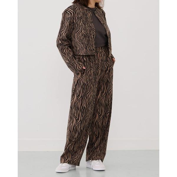 『セール実施中』参考価格：17，600円発売時期：2024年09月コンディション：B（目立つ使用感なし）使用感が少ない、または気にならないアイテムすそ周り：毛玉前身頃：汚れ参考商品名：【THOUSAND MILE】CARDIGAN＆WIDE...