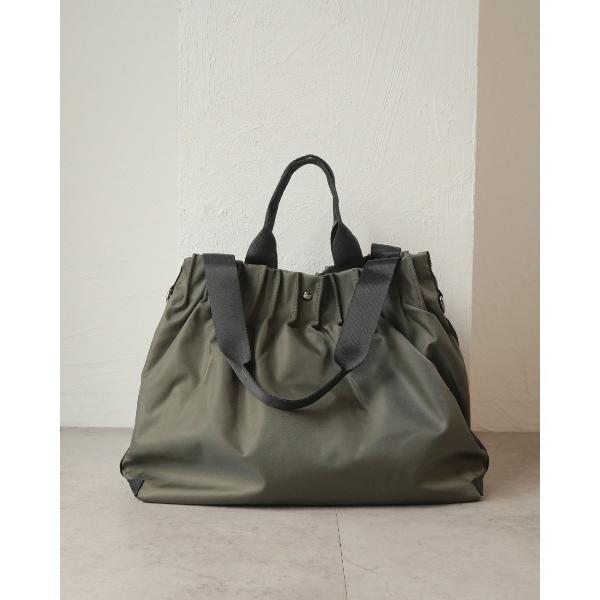 『セール実施中』参考価格：8，690円発売時期：2023年06月コンディション：B（目立つ使用感なし）使用感が少ない、または気にならないアイテム表面：汚れ参考商品名：【CURIBISCUI】タックプリーツ ２ハンドル トートバッグ参考品番：...