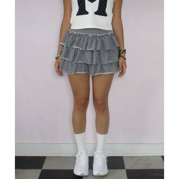 『セール実施中』参考価格：6，989円発売時期：2025年06月コンディション：S（新品同様）タグ付きの未使用、または新品同様のアイテム付属品：タグ参考商品名：Glitter Heart Logo tiered skirt参考品番：HT16...
