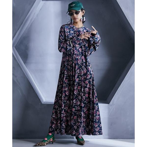 『セール実施中』参考価格：10，990円発売時期：2024年09月コンディション：A（使用感なし）数回使用した程度で使用感が感じられないアイテム参考商品名：フラワープリントベロアマキシワンピース GEVS.（大きいサイズ対応）参考品番：AV...
