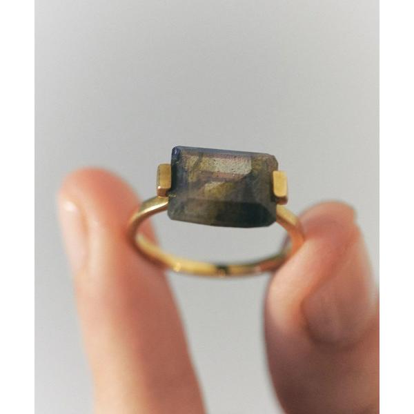 参考価格：16，500円発売時期：2022年07月コンディション：A（使用感なし）数回使用した程度で使用感が感じられないアイテム参考商品名：[ancient]レクタングルラブラドライト リング参考品番：12203205002【商品に関する注...