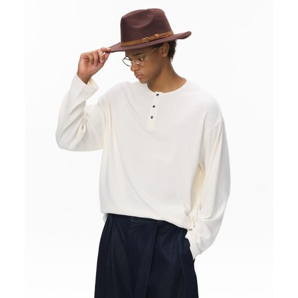 『セール実施中』参考価格：4，950円発売時期：2025年09月コンディション：B（目立つ使用感なし）使用感が少ない、または気にならないアイテム前身頃：汚れ参考商品名：オーバー フライス ヘンリーネック ロンT参考品番：25083379【商...