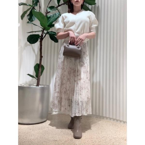 『セール実施中』参考価格：13，420円発売時期：2022年03月コンディション：A（使用感なし）数回使用した程度で使用感が感じられないアイテム参考商品名：プリントプリーツスカート参考品番：SWFS221176【商品に関する注意事項】・こち...