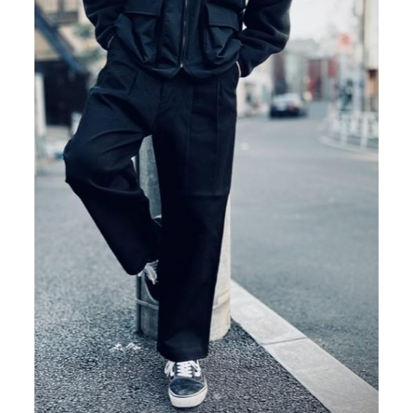 参考価格：24，200円発売時期：2022年06月コンディション：B（目立つ使用感なし）使用感が少ない、または気にならないアイテム全体的：色あせすそ周り：汚れ参考商品名：ヘビーカルぜ / 2タック ワイド イージーパンツ参考品番：M2231...