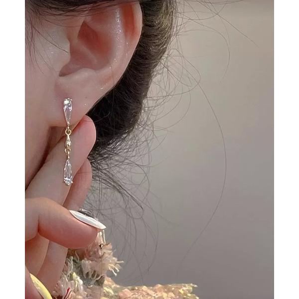 『タイムセール実施中』※このアイテムは返品・交換対象外商品です。ZOZO問い合わせ番号:103434849ショップ:VIBGYOR，ヴィブジョーブランド:VIBGYOR，ヴィブジョー商品名:【IZU】 ティアドロップクリスタルスイングピアス...