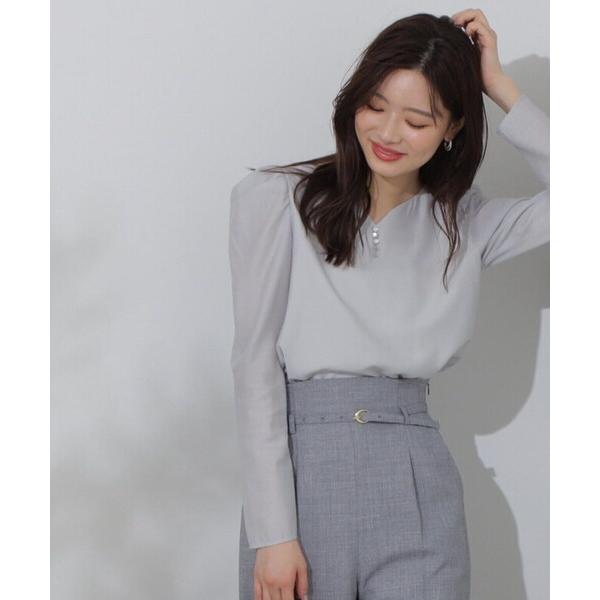 『タイムセール実施中』参考価格：7，920円発売時期：2024年01月コンディション：A（使用感なし）数回使用した程度で使用感が感じられないアイテム参考商品名：ハートカットシアーブラウス / 1214110300参考品番：121-41103...