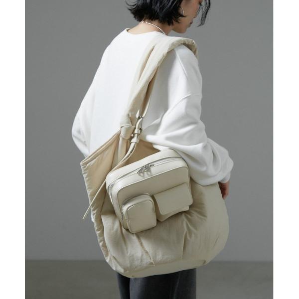 『セール実施中』参考価格：14，300円発売時期：2025年01月コンディション：C（やや使用感あり）使用感があり、やや気になる傷や汚れがあるアイテム表面：汚れ参考商品名：【WEB限定】パフナイロントートバッグ 4参考品番：2025-C-S...