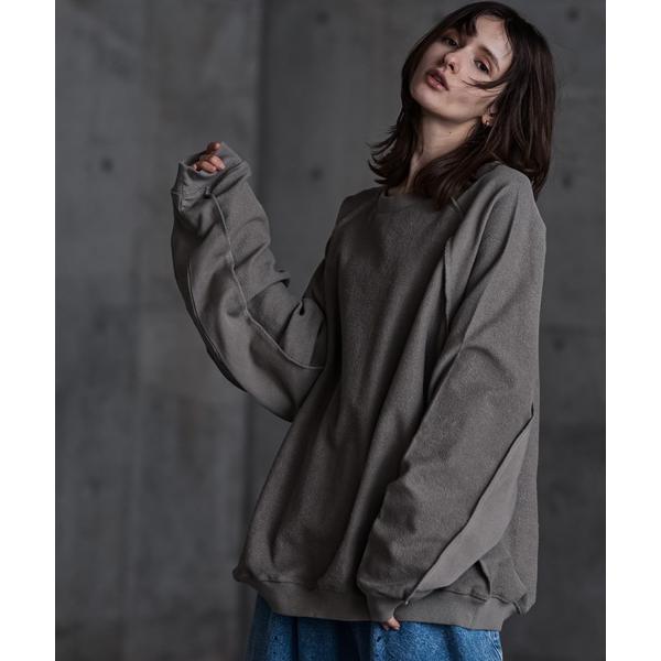 参考価格：6，600円発売時期：2023年02月コンディション：B（目立つ使用感なし）使用感が少ない、または気にならないアイテム全体的：色あせ参考商品名：Oversized Inside Out Sweat / オーバーサイズインサイドアウ...