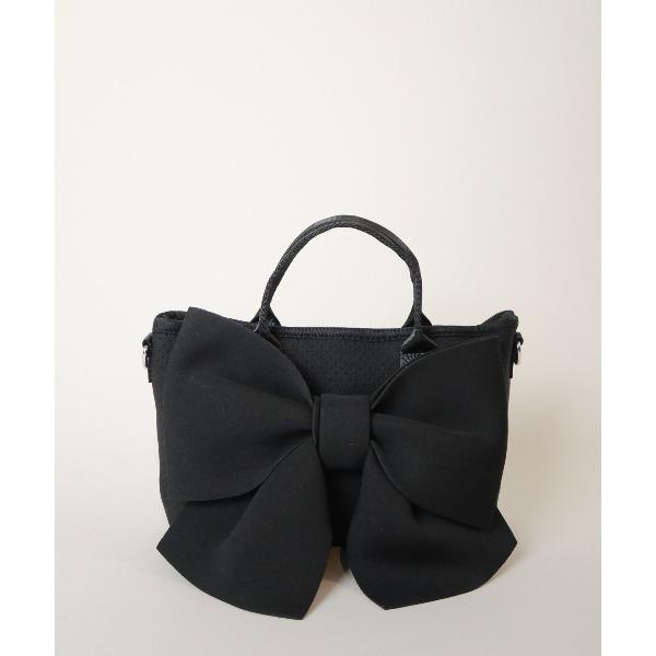 『タイムセール実施中』参考価格：10，450円発売時期：2025年05月コンディション：B（目立つ使用感なし）使用感が少ない、または気にならないアイテム内側：汚れ参考商品名：ネオプレン素材 リボンモチーフ MINI トート参考品番：3000...