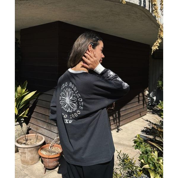 『セール実施中』参考価格：5，280円発売時期：2025年11月コンディション：A（使用感なし）数回使用した程度で使用感が感じられないアイテム参考商品名：SEEKING MORE FUN/ロキシー袖プリントリンガー長袖ロンT参考品番：RLT...