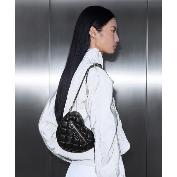 参考価格：11，499円発売時期：2024年01月コンディション：A（使用感なし）数回使用した程度で使用感が感じられないアイテム参考商品名：Philomena フィロメナ キルトハートクロスボディバッグ参考品番：CK2-80151353【商...