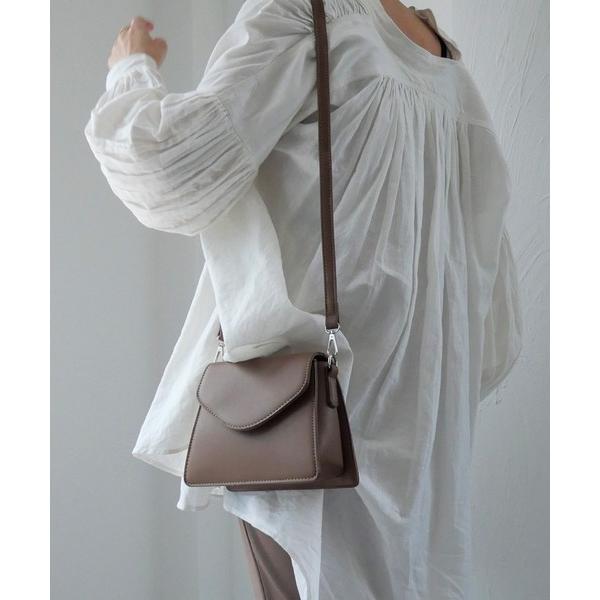 『セール実施中』参考価格：6，490円発売時期：2022年04月コンディション：A（使用感なし）数回使用した程度で使用感が感じられないアイテム参考商品名：【CURIBISCUI】デザインハンドルショルダーバッグ参考品番：30075，3007...