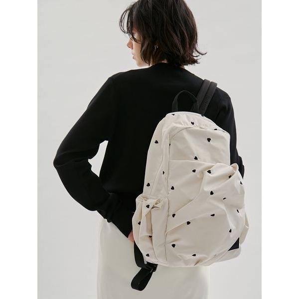 ZOZO問い合わせ番号:103507415ショップ:emmi，エミブランド:emmi，エミ商品名:【HEART】 【USAGI ONLINE・ZOZO限定カラーあり】eco ハートギャザーボディーバックパック/撥水カテゴリ:バッグ>バ...