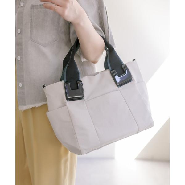 参考価格：14，300円発売時期：2022年11月コンディション：C（やや使用感あり）使用感があり、やや気になる傷や汚れがあるアイテム表面：汚れ参考商品名：《ポケット8個/ショルダー付き》樹脂パーツトートバッグSサイズ参考品番：EAZ102...