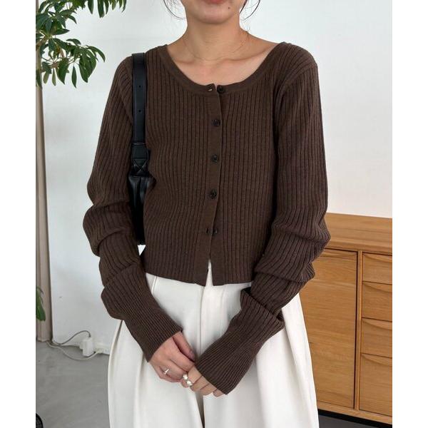 『セール実施中』参考価格：8，800円発売時期：2025年10月コンディション：B（目立つ使用感なし）使用感が少ない、または気にならないアイテム全体的：毛玉参考商品名：【新色/オフホワイト】【前後2WAY】カーブスリーブリブニット参考品番：...