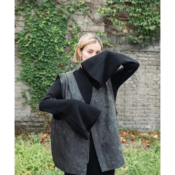 参考価格：9，801円発売時期：2025年10月コンディション：C（やや使用感あり）使用感があり、やや気になる傷や汚れがあるアイテム全体的：保管上のにおいがします。付属品：タグ参考商品名：スウェルジャガードベスト参考品番：CFT14【商品に...