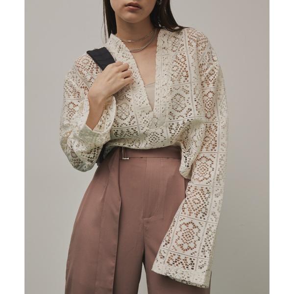 参考価格：4，180円発売時期：2024年05月コンディション：B（目立つ使用感なし）使用感が少ない、または気にならないアイテム全体的：ほつれ袖口：毛玉参考商品名：パネルレースカンフーブラウス参考品番：SLWAM0524001【商品に関する...