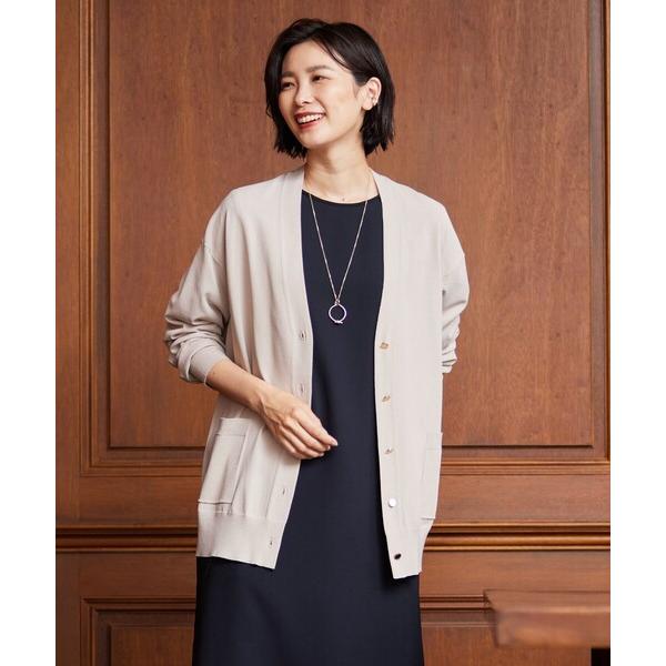 参考価格：20，900円発売時期：2023年08月コンディション：A（使用感なし）数回使用した程度で使用感が感じられないアイテム参考商品名：【洗える】レーヨンエリートストレッチ Vネック カーディガン参考品番：KRGJSA0803【商品に関...