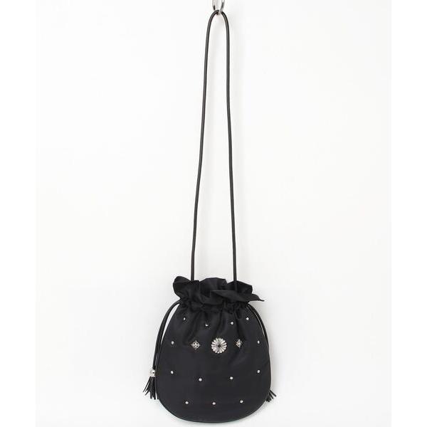 参考価格：7，700円発売時期：2024年08月コンディション：B（目立つ使用感なし）使用感が少ない、または気にならないアイテム内側・表面：汚れ参考商品名：CONTROL FREAK / スタッズ コンチョ 巾着 バッグ参考品番：61-61...