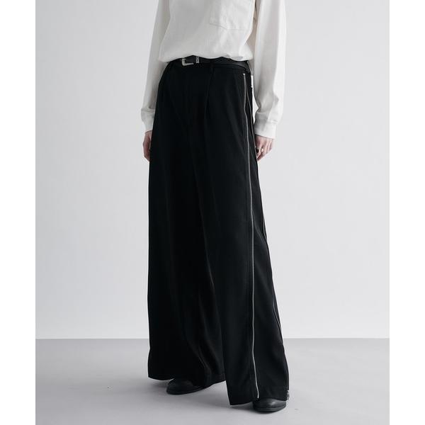 『セール実施中』参考価格：7，920円発売時期：2024年12月コンディション：B（目立つ使用感なし）使用感が少ない、または気にならないアイテムすそ周り：毛玉参考商品名：SIDE ZIP WIDE SLACKS PANTS/サイドジップワイ...