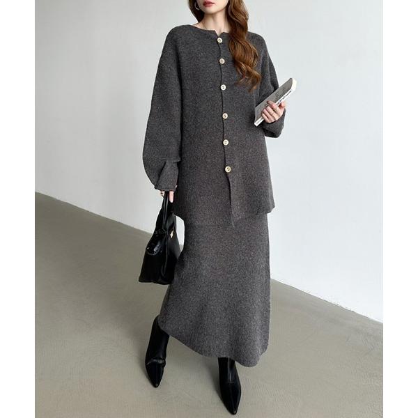 『タイムセール実施中』参考価格：12，939円発売時期：2025年11月コンディション：S（新品同様）タグ付きの未使用、または新品同様のアイテム付属品：タグ参考商品名：前後2wayニットカーディガン ＋ ナロースカート セットアップ オーバ...