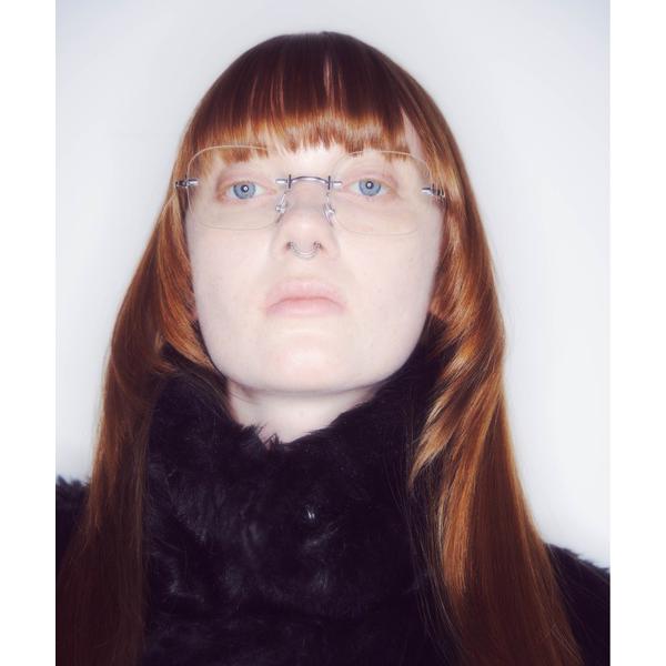 参考価格：3，850円発売時期：2024年03月コンディション：B（目立つ使用感なし）使用感が少ない、または気にならないアイテムレンズ：汚れ付属品：ケース参考商品名：リムレススクエアグラス / Rimless square glass参考品...