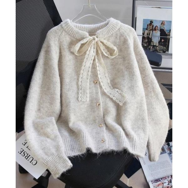 『タイムセール実施中』参考価格：6，490円発売時期：2025年11月コンディション：A（使用感なし）数回使用した程度で使用感が感じられないアイテム参考商品名：レースリボン付ヘアータッチカーディガン参考品番：CAD2511177【商品に関す...