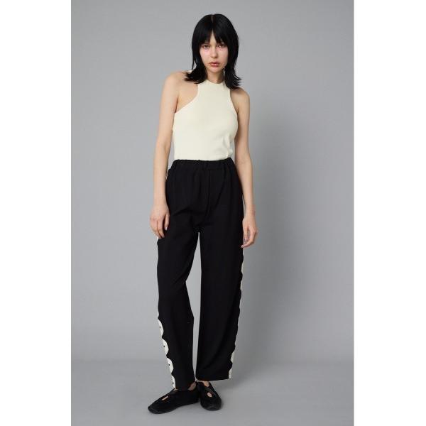 『タイムセール実施中』参考価格：17，600円発売時期：2025年03月コンディション：A（使用感なし）数回使用した程度で使用感が感じられないアイテム参考商品名：Side line cut pants　　サイドラインカットパンツ参考品番：5...