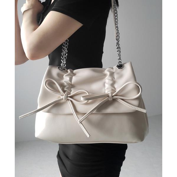 『セール実施中』参考価格：4，950円発売時期：2024年04月コンディション：B（目立つ使用感なし）使用感が少ない、または気にならないアイテム持ち手：剥げ参考商品名：【 ３color 】ダブルリボンフェイクレザーチェーンショルダーバッグ ...