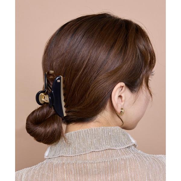 参考価格：16，500円発売時期：2023年01月コンディション：C（やや使用感あり）使用感があり、やや気になる傷や汚れがあるアイテム表面：傷付属品：保存袋参考商品名：【ALEXANDRE DE PARIS】ヘアクリップ バレッタ バンスク...