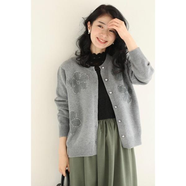参考価格：6，980円発売時期：2025年11月コンディション：A（使用感なし）数回使用した程度で使用感が感じられないアイテム参考商品名：チュールのお花咲くおめかしカーディガン参考品番：w61560ps-GRY，w61560ps-RED【商...