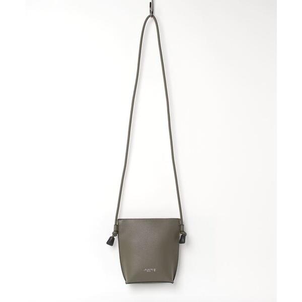 参考価格：13，200円発売時期：2023年08月コンディション：B（目立つ使用感なし）使用感が少ない、または気にならないアイテム持ち手：汚れ付属品：タグ参考商品名：シュリンク　ミニショルダーバッグ参考品番：B-1101【商品に関する注意事...