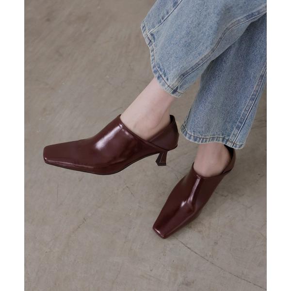 『セール実施中』参考価格：9，900円発売時期：2025年11月コンディション：A（使用感なし）数回使用した程度で使用感が感じられないアイテム付属品：箱ブランド違い参考商品名：2wayスクエアトゥパンプス参考品番：240-629L9020【...