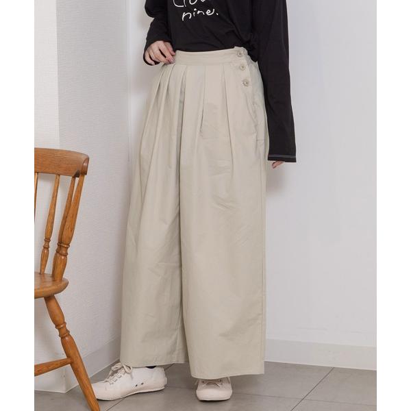 『セール実施中』参考価格：8，250円発売時期：2023年11月コンディション：A（使用感なし）数回使用した程度で使用感が感じられないアイテム参考商品名：サイドボタンタックワイドパンツ参考品番：235-114-8144【商品に関する注意事項...