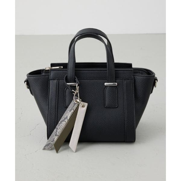 ZOZO問い合わせ番号:103627121ショップ:AZUL BY MOUSSY，アズールバイマウジーブランド:AZUL BY MOUSSY，アズールバイマウジー商品名:チャームセットトラペイズドバッグカテゴリ:バッグ>ショルダーバッ...