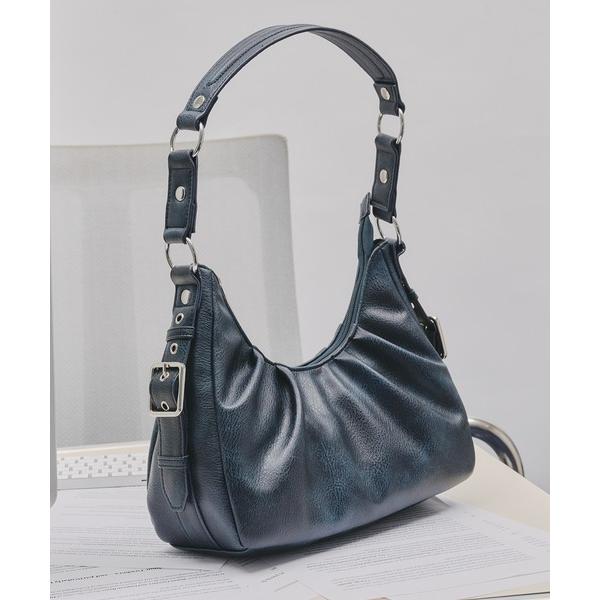 『セール実施中』参考価格：6，600円発売時期：2025年08月コンディション：A（使用感なし）数回使用した程度で使用感が感じられないアイテム参考商品名：SIDE DESIGN TUCK HALF MOON BAG/サイドデザインタックハー...