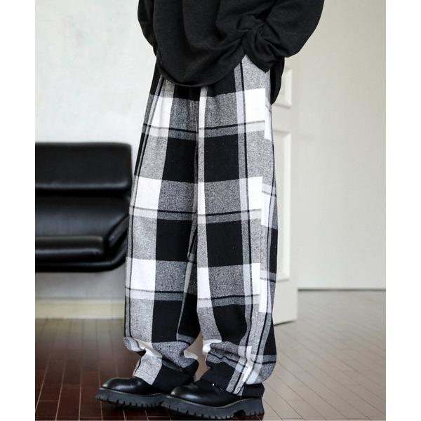 『セール実施中』参考価格：5，478円発売時期：2025年09月コンディション：C（やや使用感あり）使用感があり、やや気になる傷や汚れがあるアイテム全体的：汚れ、毛玉参考商品名：【neos】ルーズシルエット オンブレー タータン ウィンドウ...