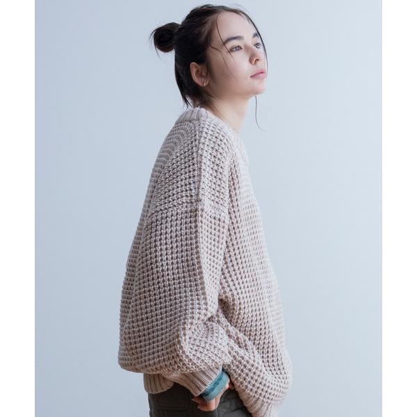 参考価格：9，790円発売時期：2023年09月コンディション：A（使用感なし）数回使用した程度で使用感が感じられないアイテム参考商品名：Universal Style Wear ロービング ワッフル クルーネック ニット参考品番：6134...