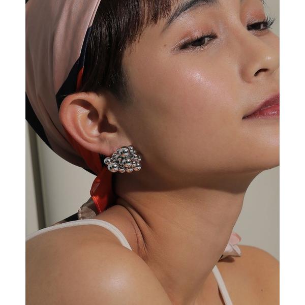 『タイムセール実施中』参考価格：2，650円発売時期：2023年12月コンディション：B（目立つ使用感なし）使用感が少ない、または気にならないアイテム留め具：汚れ、傷参考商品名：パール メタル ボール つぶつぶ ボリューム イヤリング参考品...