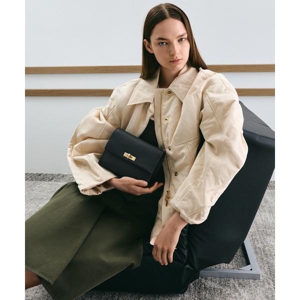 参考価格：13，900円発売時期：2025年11月コンディション：A（使用感なし）数回使用した程度で使用感が感じられないアイテム付属品：保存袋・タグ参考商品名：Chance チャンス レザー ターンロッククロスボディバッグ参考品番：CK2-...