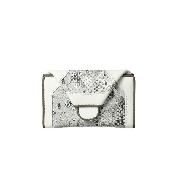 参考価格：38，500円発売時期：2024年12月コンディション：C（やや使用感あり）使用感があり、やや気になる傷や汚れがあるアイテム内側・表面：汚れ参考商品名：GOTICA（ゴティカ）マルチ財布参考品番：709-02709-2025-01...