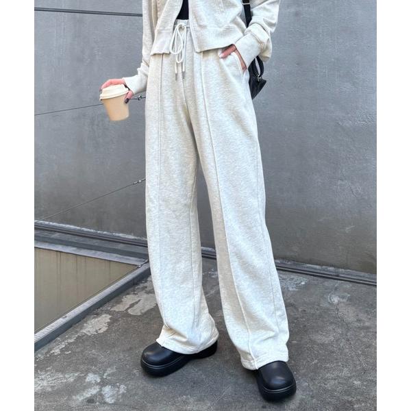 『セール実施中』参考価格：4，950円発売時期：2024年08月コンディション：A（使用感なし）数回使用した程度で使用感が感じられないアイテム参考商品名：WEB・一部店舗限定 / ドロストスウェットパンツ参考品番：CWA10A2102A00...