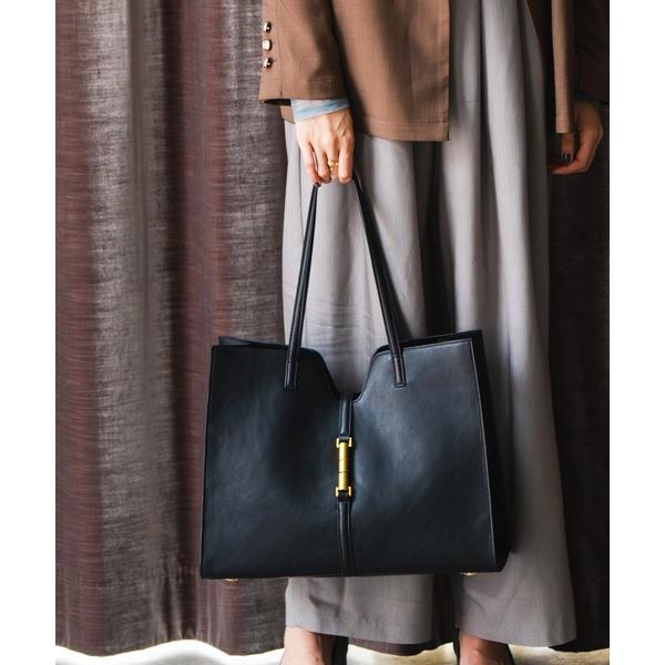 参考価格：18，700円発売時期：2025年01月コンディション：B（目立つ使用感なし）使用感が少ない、または気にならないアイテム底：汚れ表面：汚れ参考商品名：【本革】 大容量 ベルトデザイン トートバッグ参考品番：94055【商品に関する...