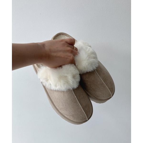 参考価格：3，850円発売時期：2024年08月コンディション：C（やや使用感あり）使用感があり、やや気になる傷や汚れがあるアイテム全体的：汚れかかと・つま先：擦り減り参考商品名：厚底ムートンサンダル参考品番：ZW7765-3， ZW776...