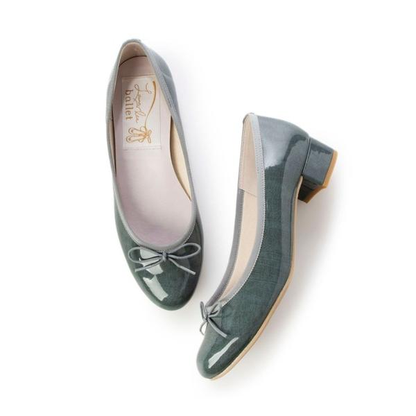 『セール実施中』参考価格：9，680円発売時期：2023年08月コンディション：C（やや使用感あり）使用感があり、やや気になる傷や汚れがあるアイテム表面：履きジワ内側：汚れかかと：擦り減り参考商品名：RainyDay ラウンドトゥヒールバレ...